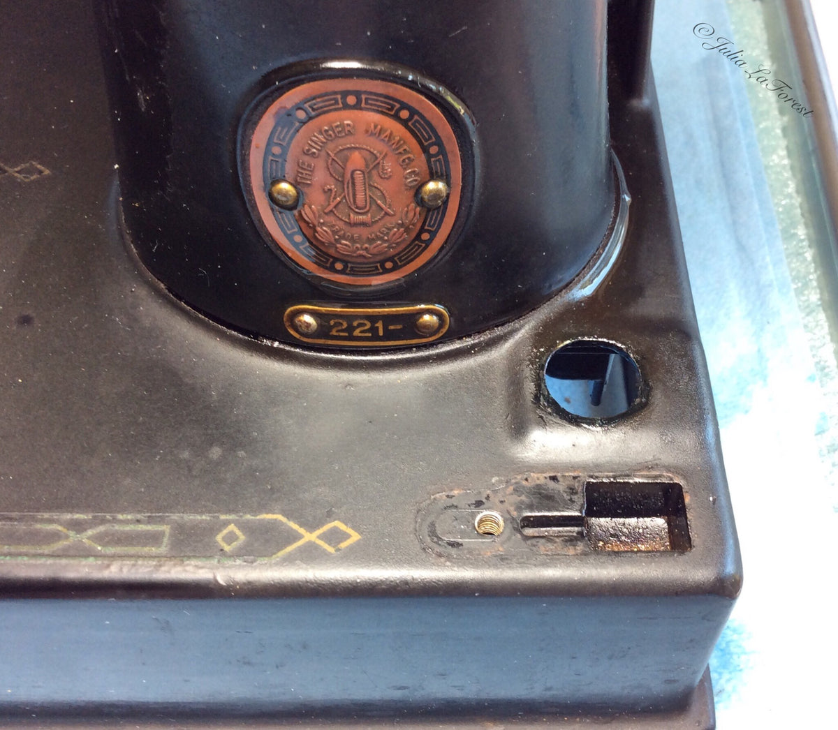 Restore Along Part 3: More Disassembly – The Singer Featherweight Shop