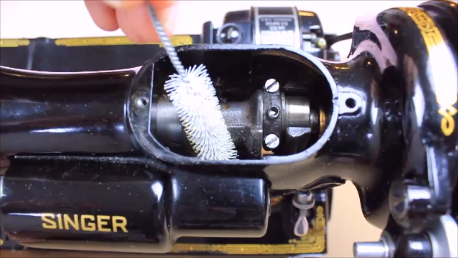 How to Lubricate Your Singer Featherweight 221 & 222K – The Singer ...
