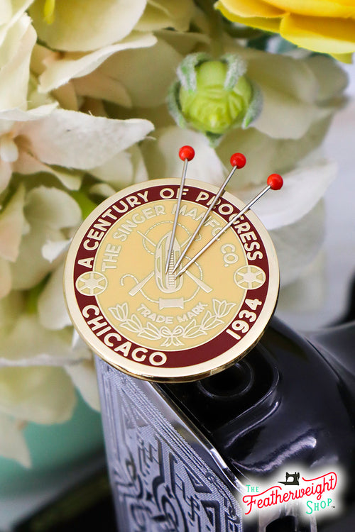 Needle Minder, PIN PAL - CHICAGO Featherweight Badge - 1934 World's Fa ...