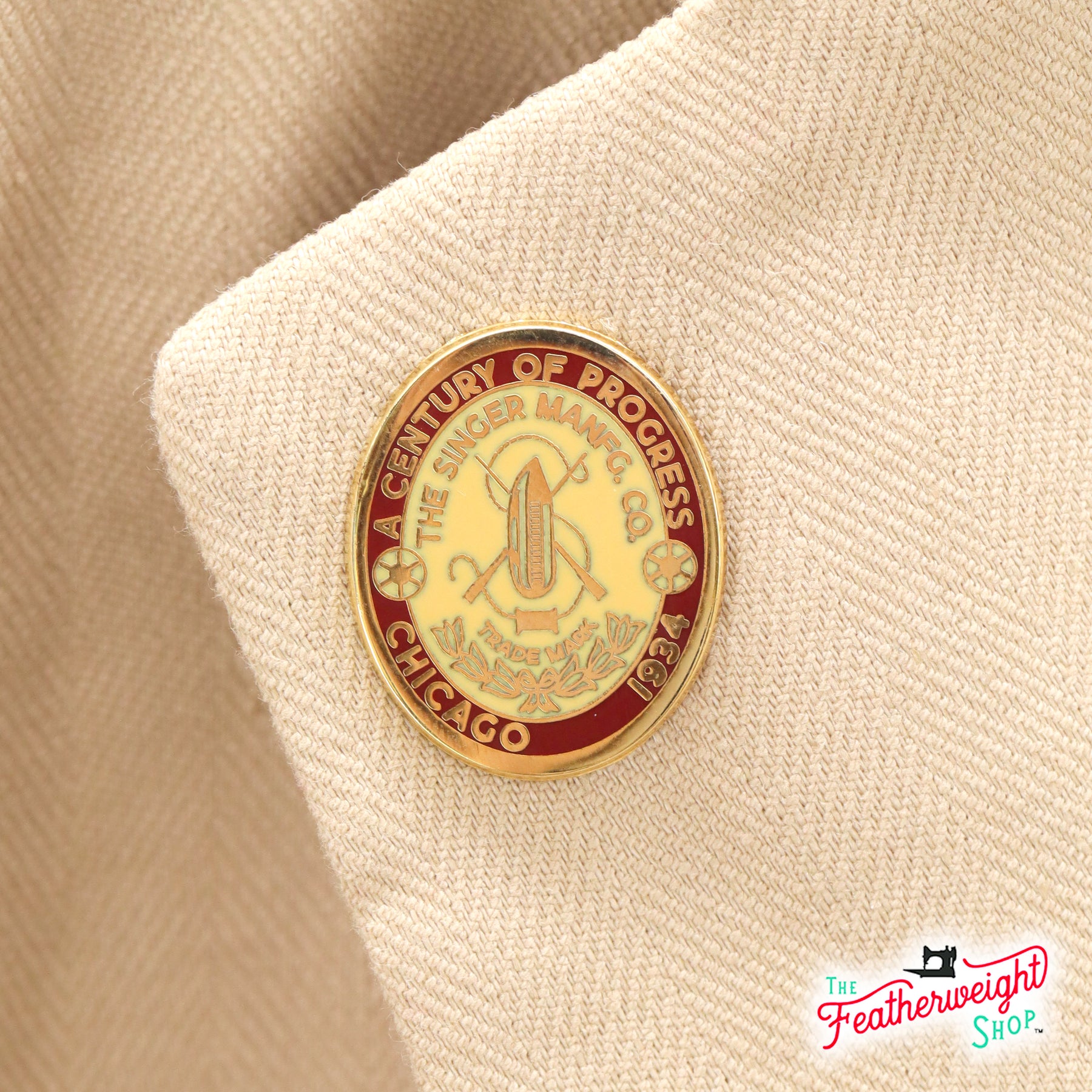 Singer Featherweight 221 Lapel Pin - Centennial Badge 1851-1951 – The ...