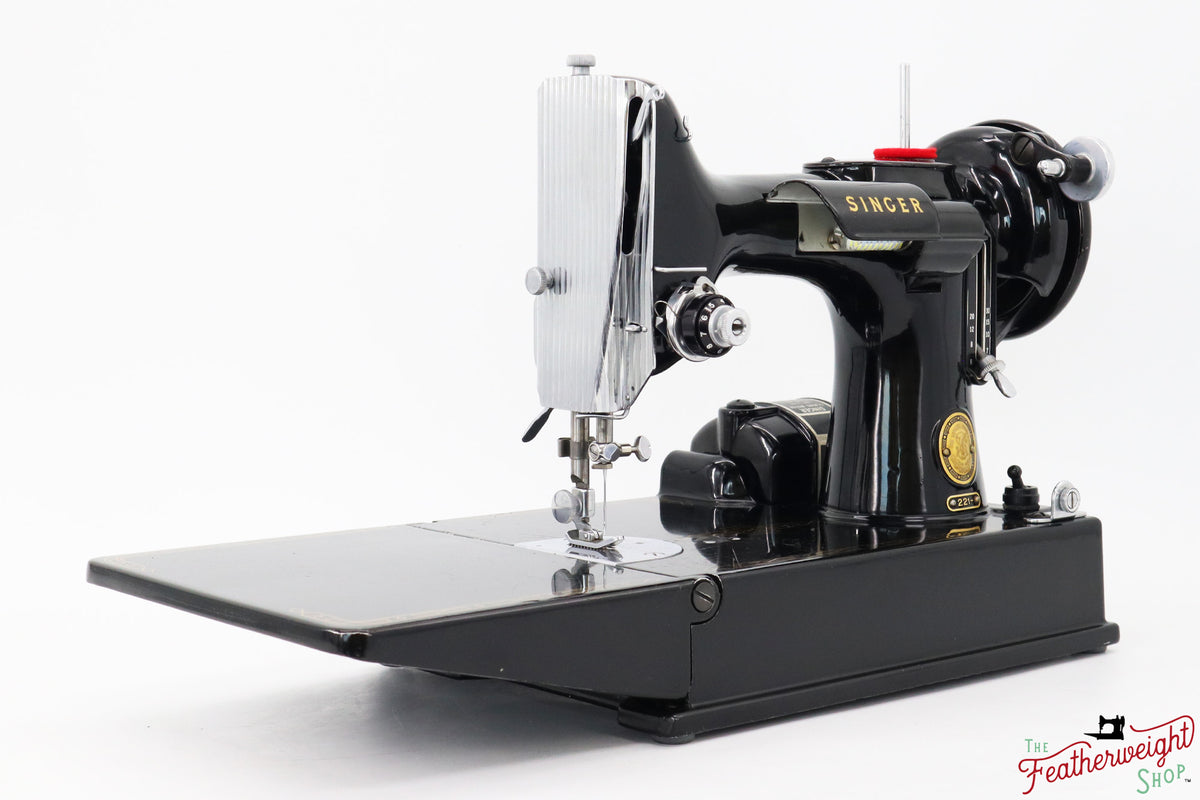 Singer Featherweight 221 Sewing Machine, AM174*** - 1955 – The Singer ...