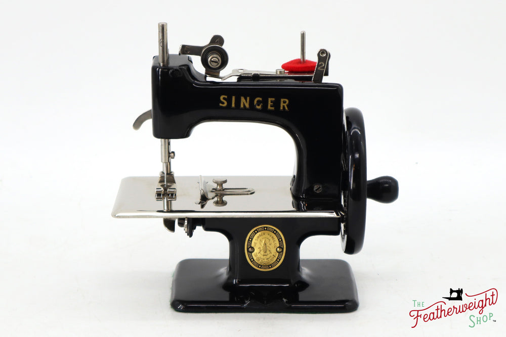 Singer Sewhandy Model 20 - Black - RARE, Complete Italian Set – The ...