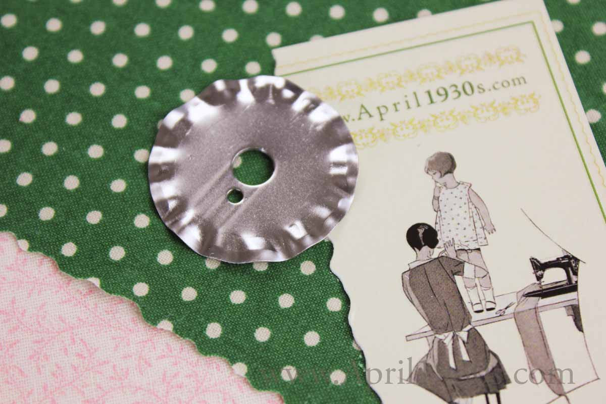 Hand Crank Pinker / Pinking Attachment Blade, Replica – The Singer ...