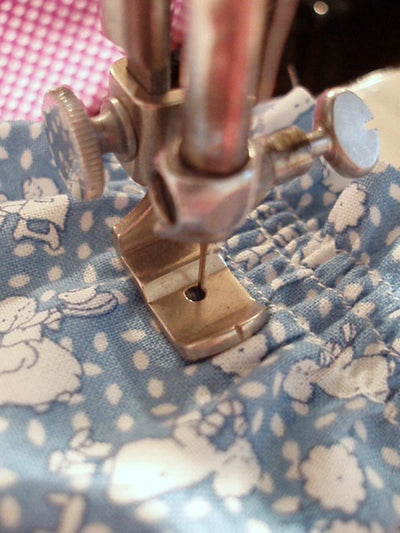 Shirring Gathering Foot, Vintage - fits Singer 221 222K – The Singer ...