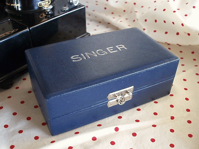 Attachments Set, Blue Velvet Singer Box (Vintage Original) – The Singer ...