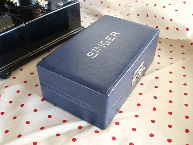 Attachments Set, Blue Velvet Singer Box (Vintage Original) – The Singer ...
