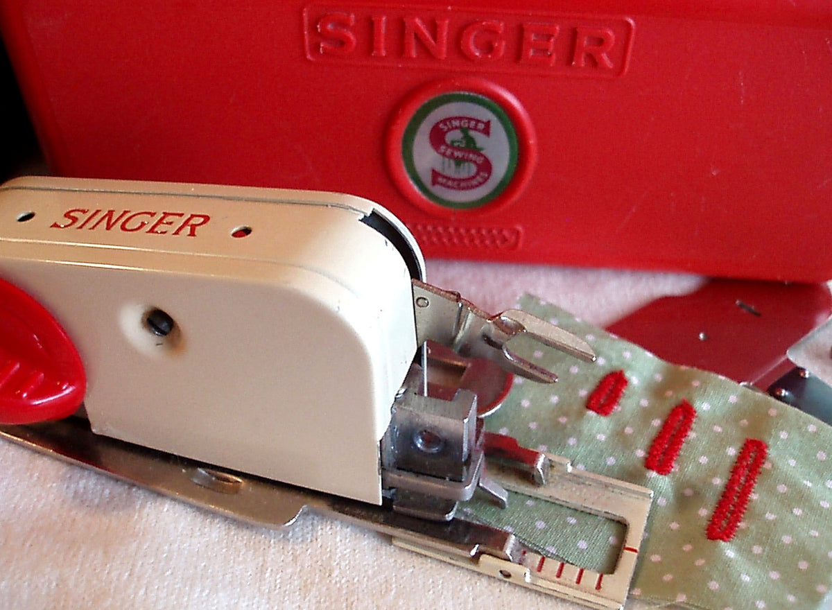 Cream Singer Featherweight 221 222 UK Buttonholer Attachment – The ...