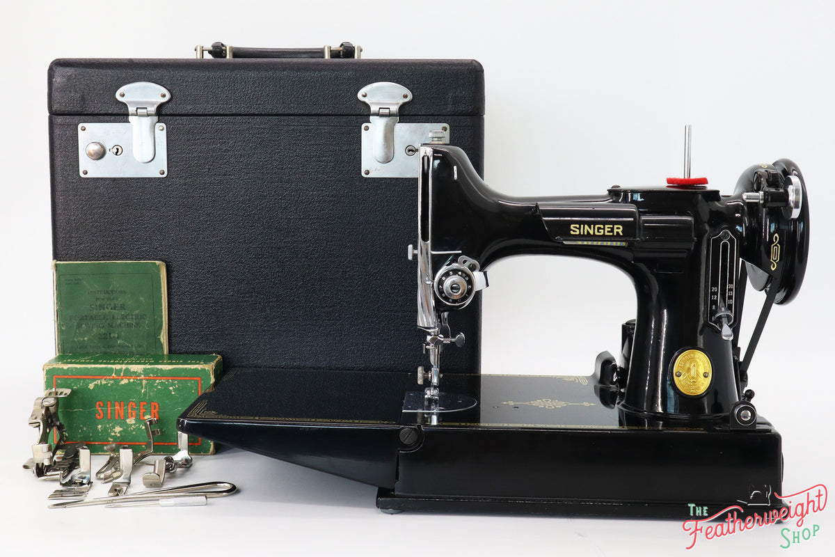 Singer Featherweight 221 Sewing Machine For Sale – The Singer ...