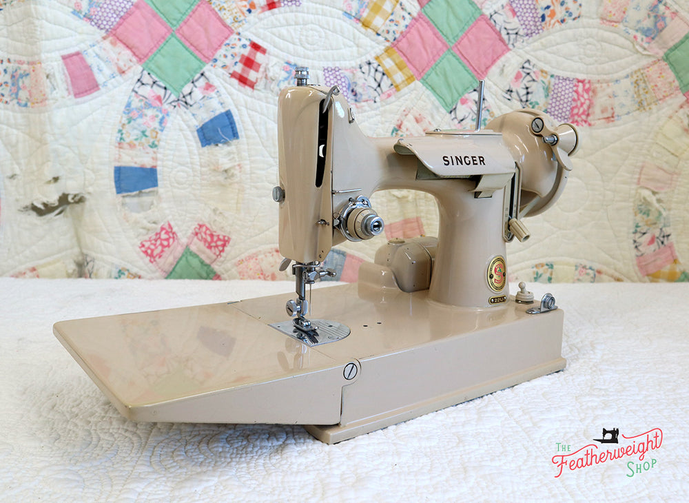 Singer Featherweight 221 Sewing Machine, TAN ES876*** – The Singer ...