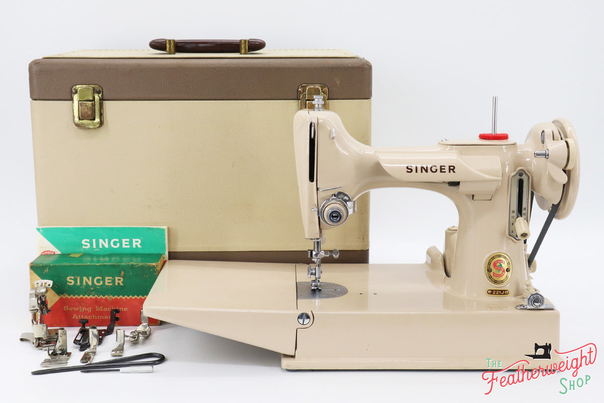 Singer Featherweight 221 Sewing Machine, TAN JE1579** – The Singer ...