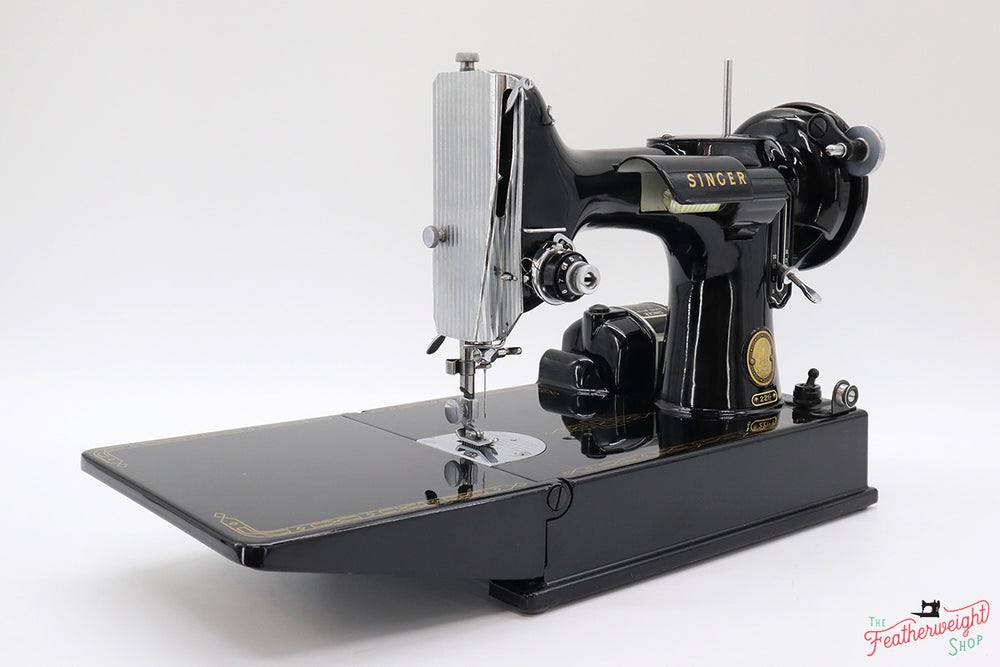 Singer Featherweight 221 1955 - AL946*** – The Singer Featherweight Shop